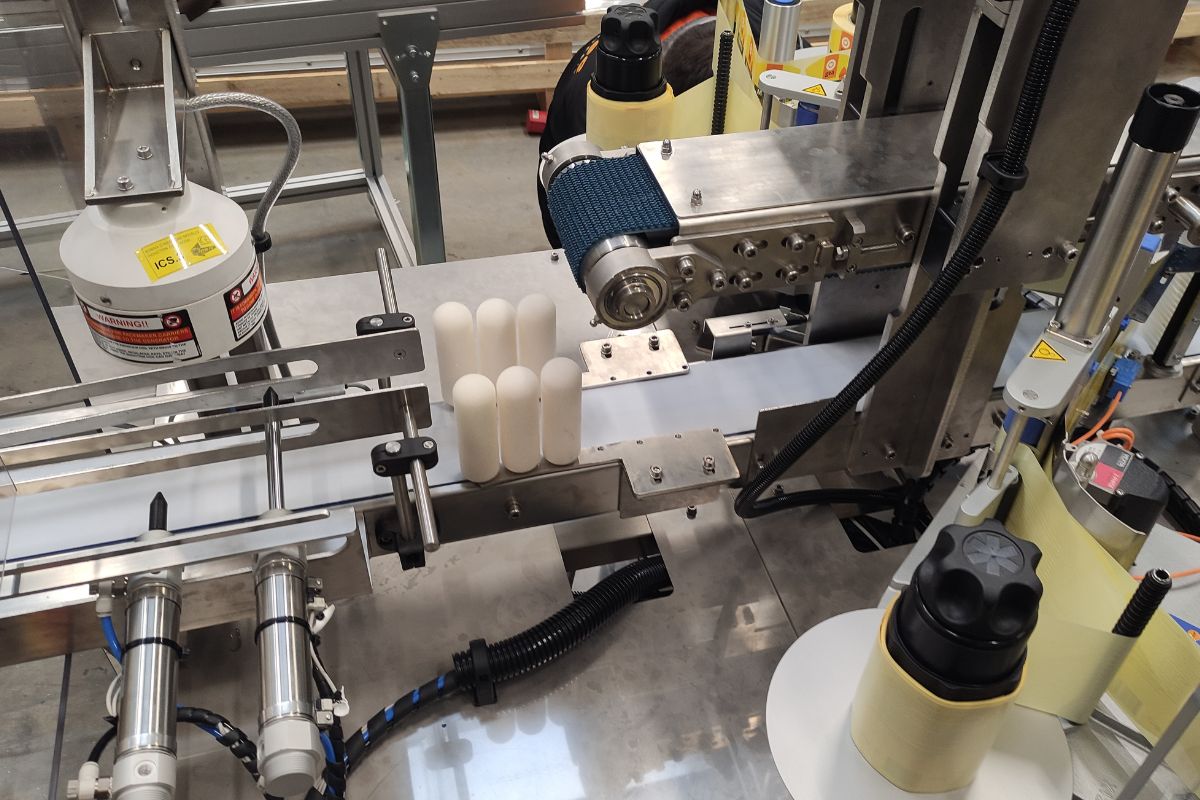 Stainless steel line for inductive sealing and labeling of bottles | Minitec